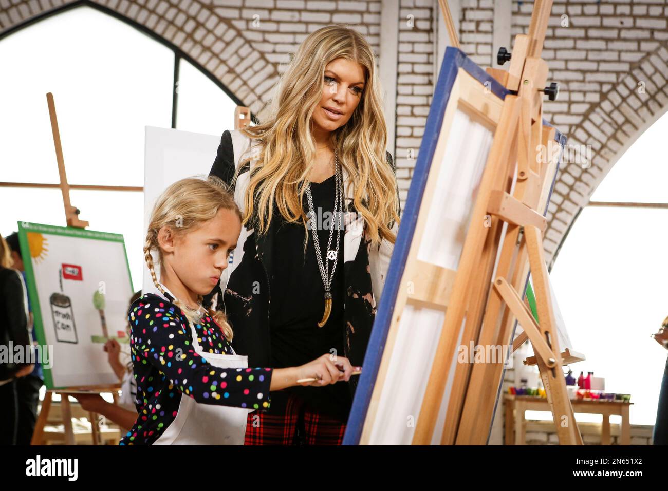 Global superstar and new mother Fergie and Los Angeles children paint ...