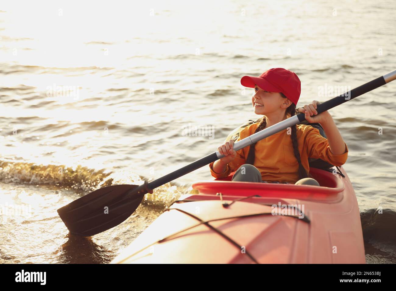 Girl summer camp canoe hi-res stock photography and images - Alamy