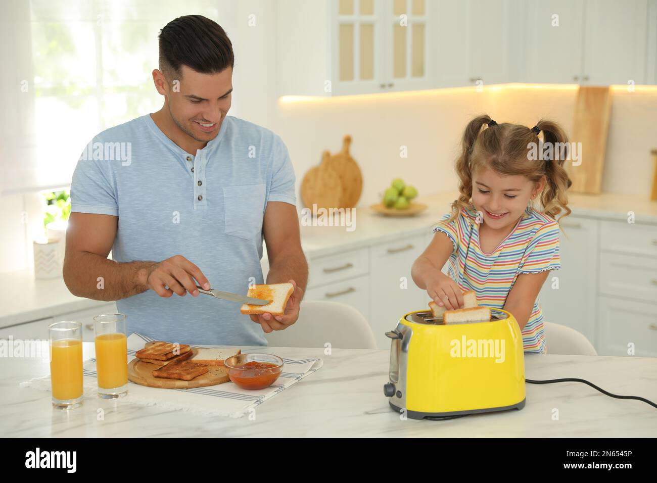 Father and daughter preparing sandwiches Stock Photo - Alamy