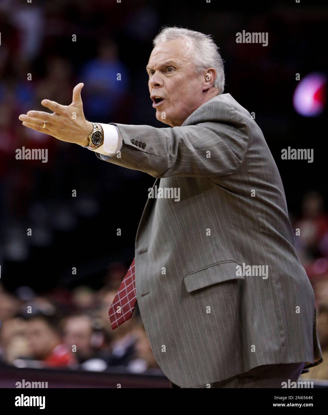Wisconsin coach Bo Ryan disputes a call during the second half of an ...