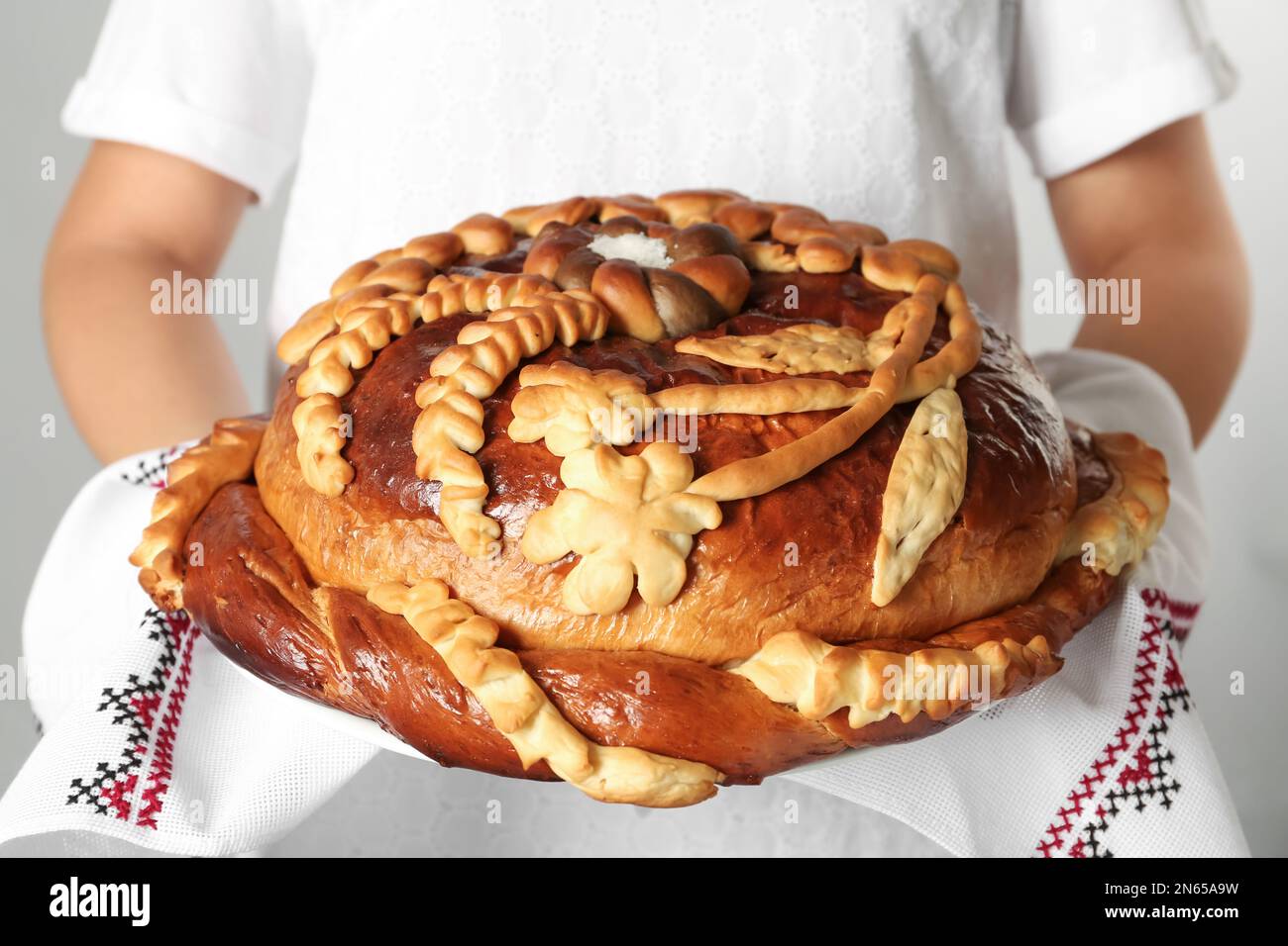 Woman with korovai, closeup. Ukrainian bread and salt welcoming ...