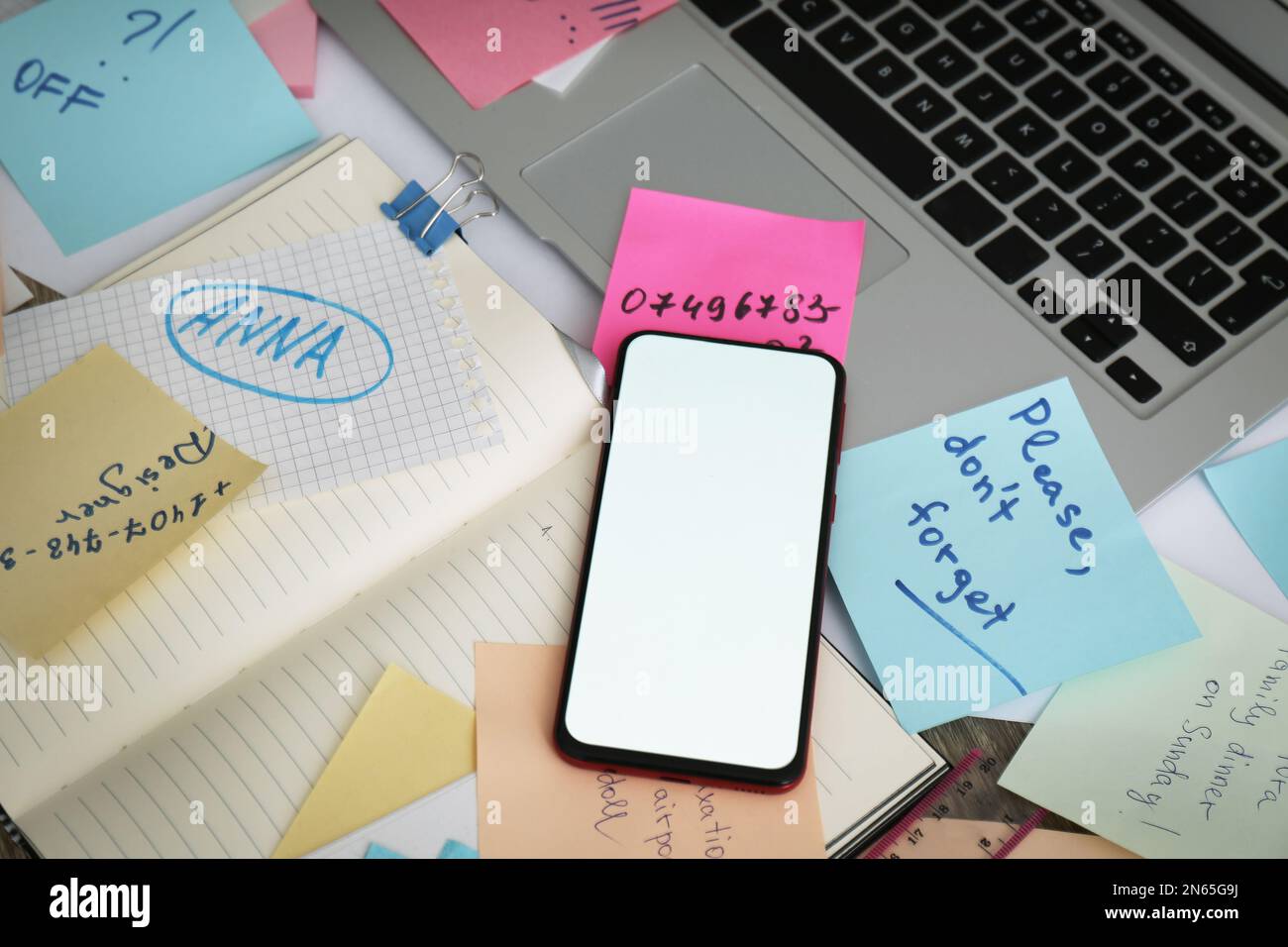 Smartphone notes hi-res stock photography and images - Alamy