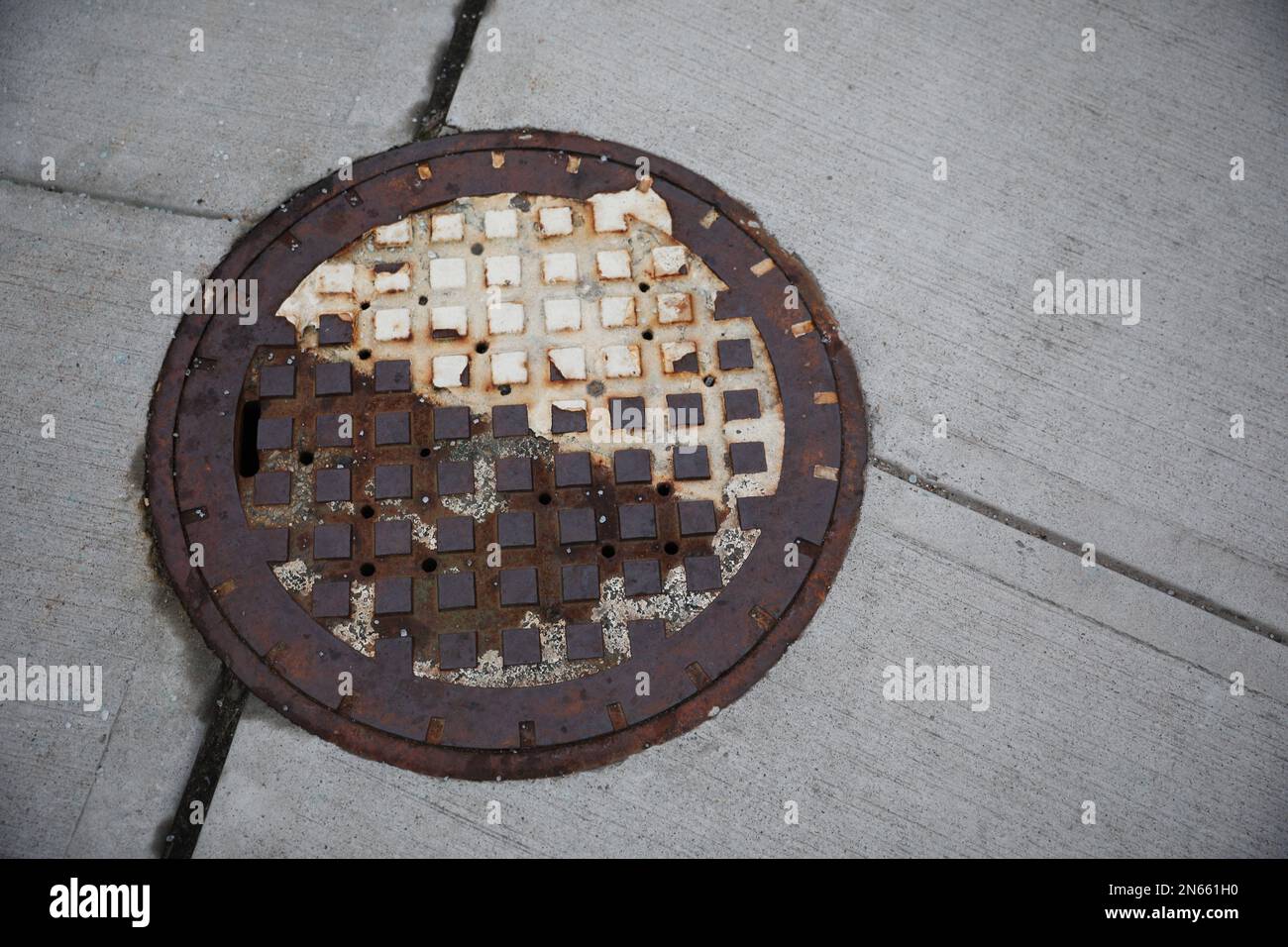 Old town manhole cover hi-res stock photography and images - Alamy