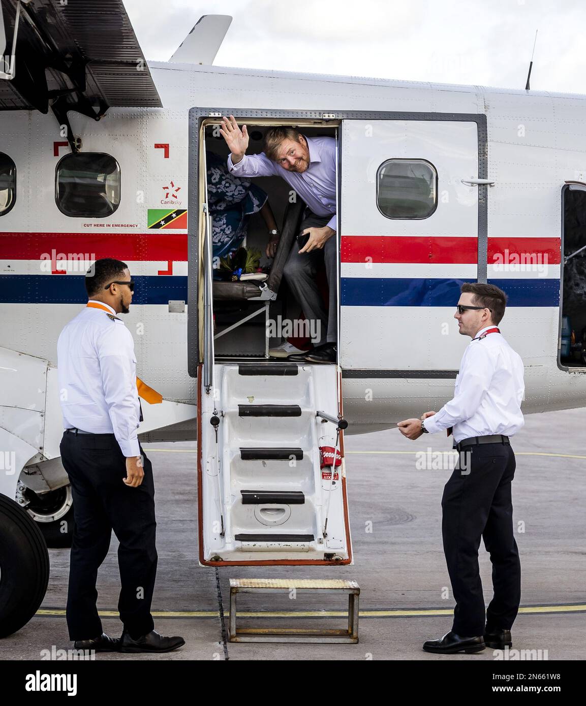 SABA - King Willem-Alexander waves at departure from the airport on ...
