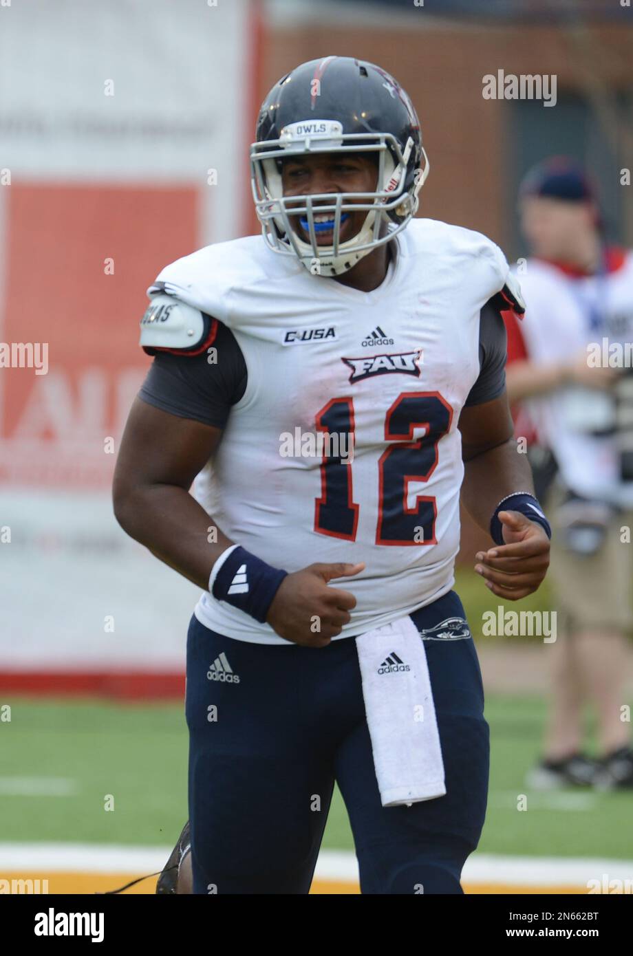 Florida Atlantic quarterback Jaquez Johnson (12) heads for the ...