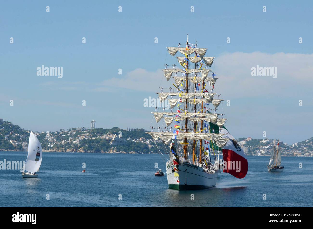The Mexican Navy tall ship Cuauhtemoc arrives at the bay of Acapulco ...