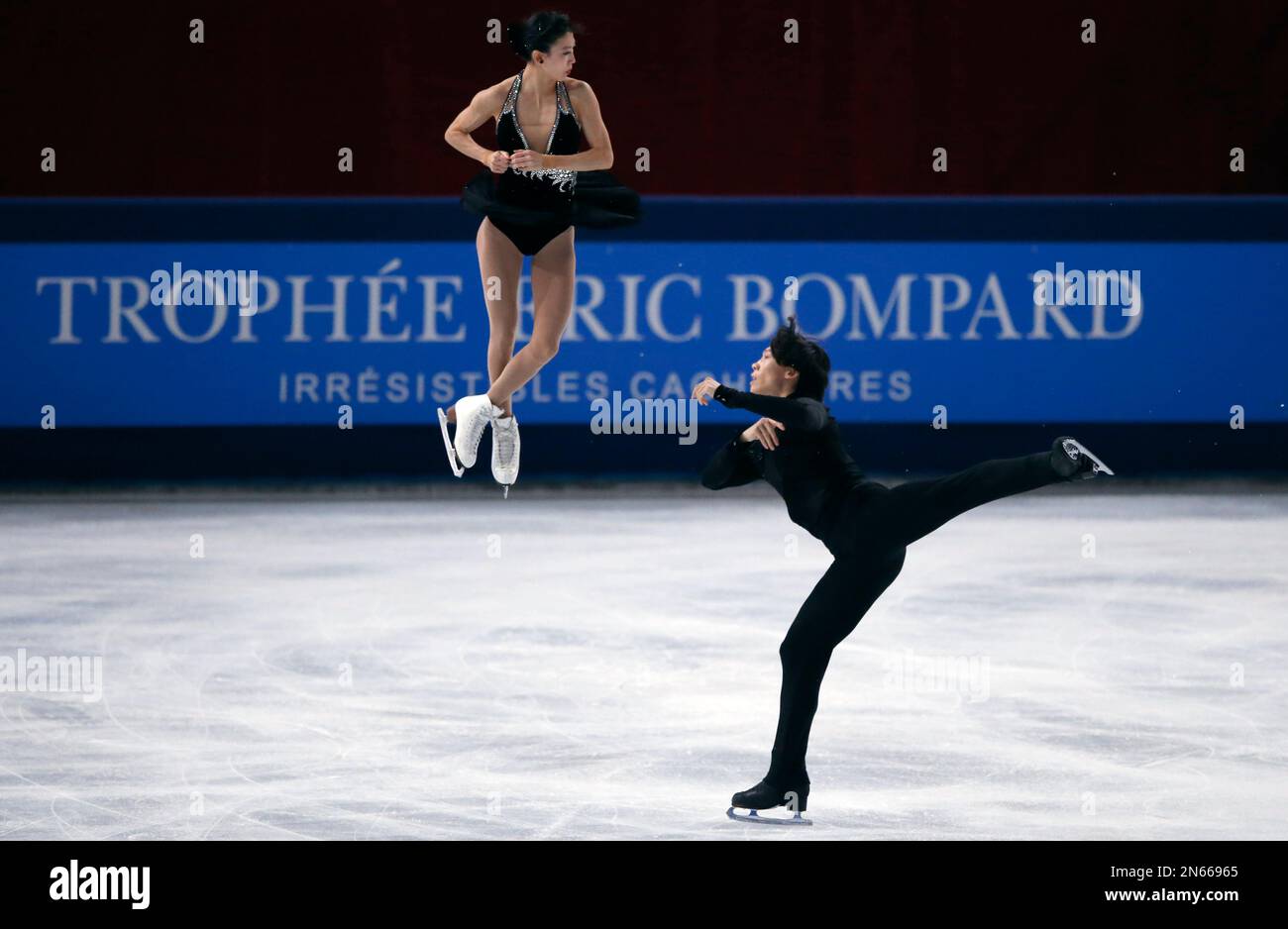 Qing Pang and Jian Tong of China perform their Pairs Short Program ...