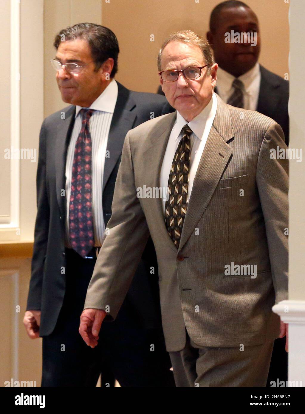 Chicago White Sox owner Jerry Reinsdorf, right, and assistant Dennis ...