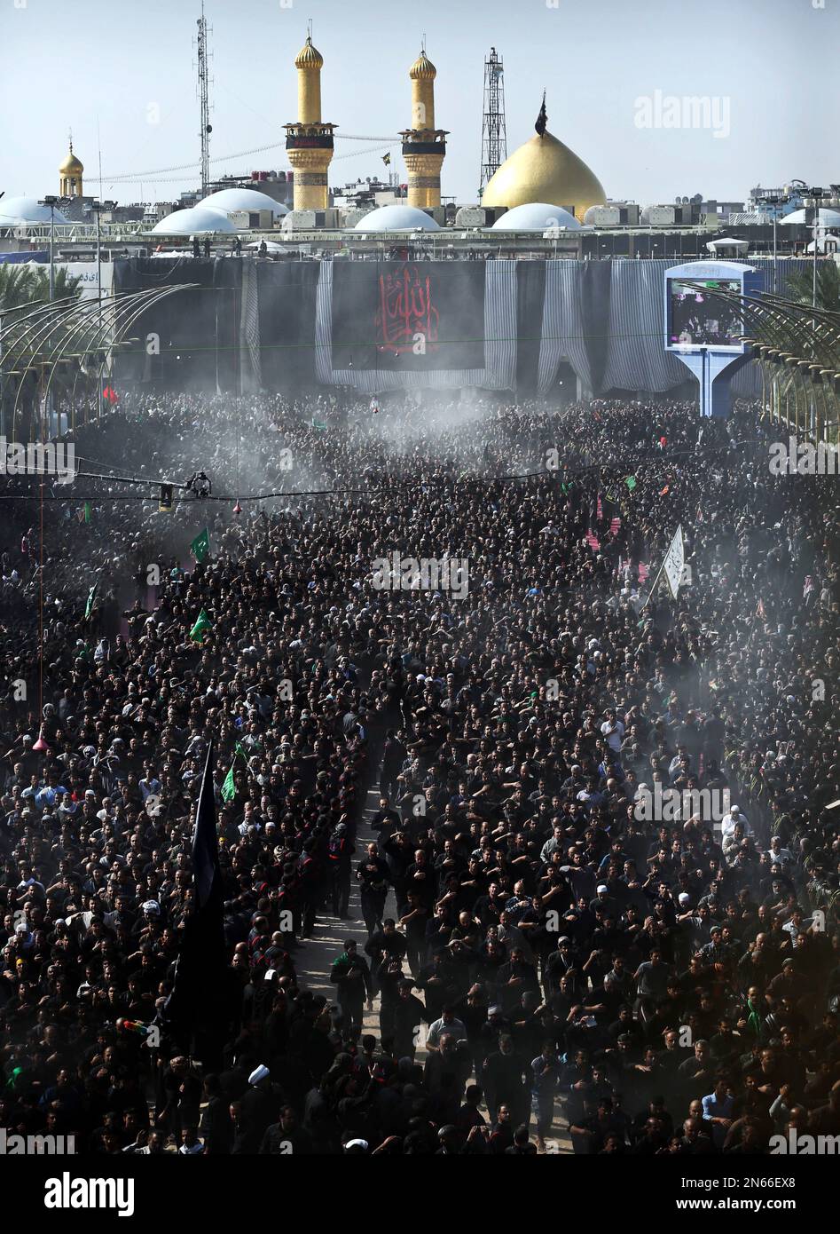 Shiite worshippers run between the holy shrines of Imam Abbas and Imam ...