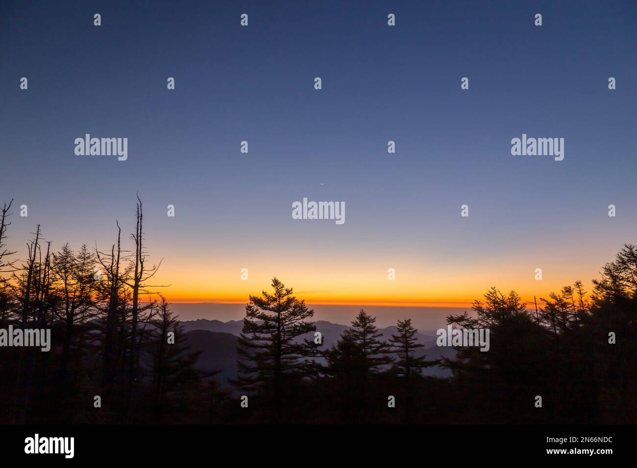 Mount kumotori trekking hi-res stock photography and images - Alamy