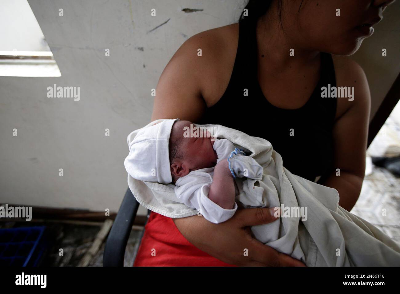 Mother Emily Sagalis, 21, gives birth to baby girl Bea Joy, after being ...