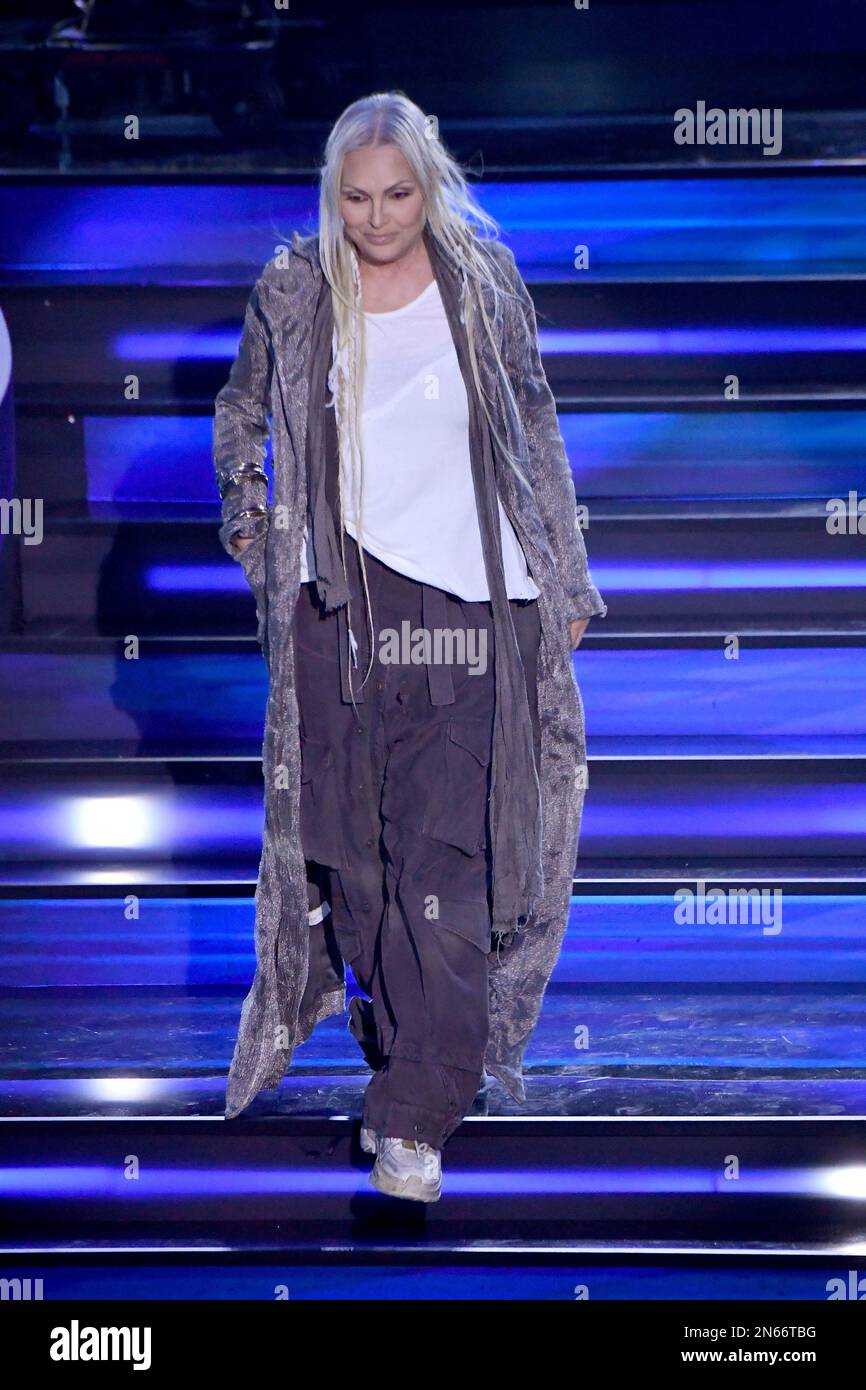 Anna oxa sanremo hi-res stock photography and images - Alamy