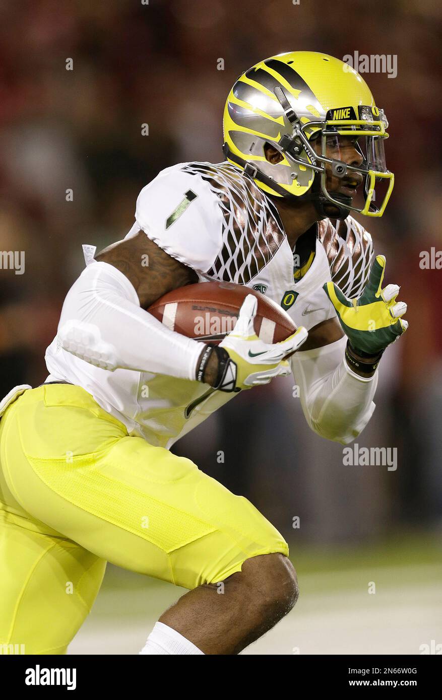 Oregon wide receiver Josh Huff (1) against Stanford during an NCAA ...