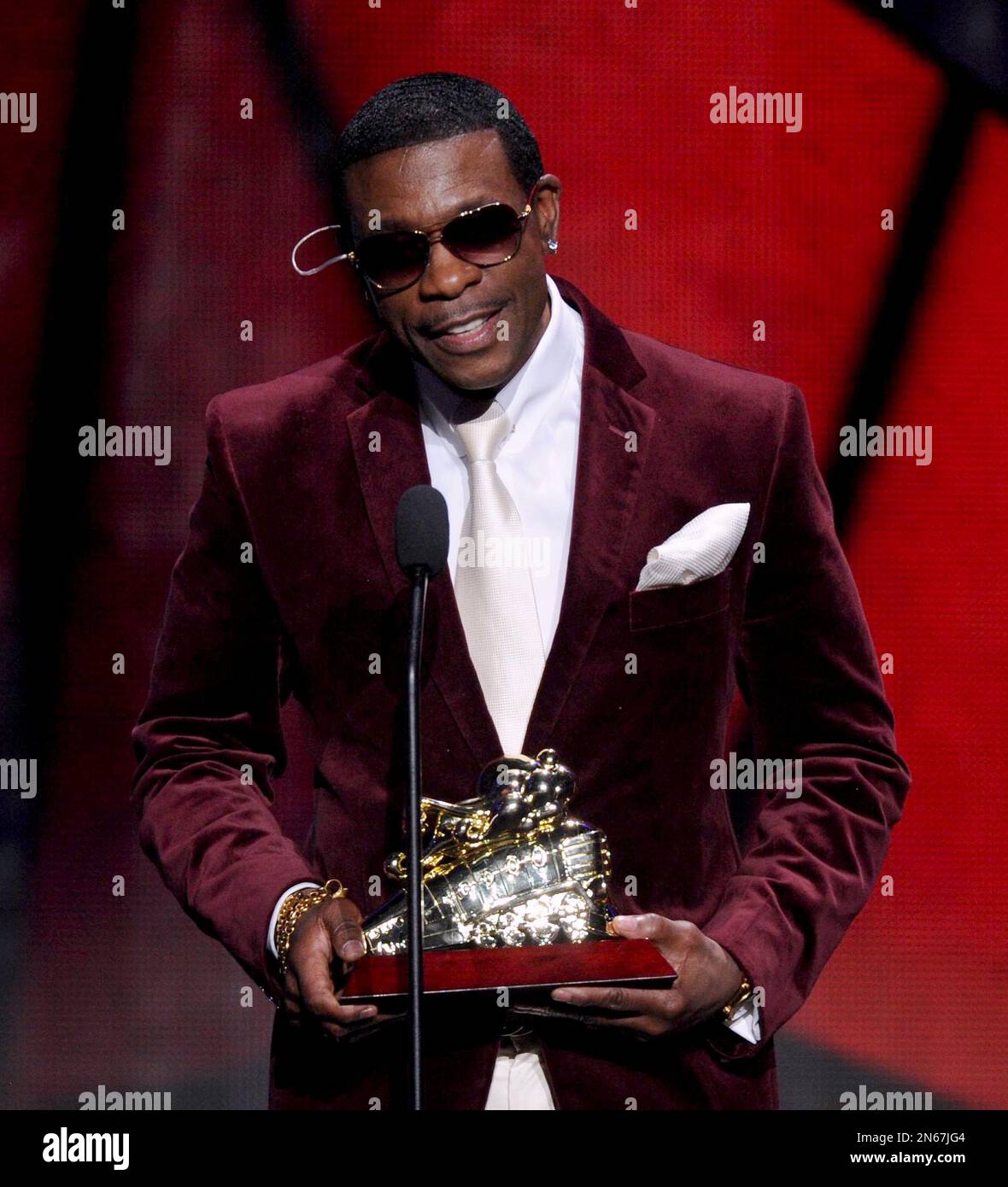 Keith Sweat accepts the Lifetime Achievement Award onstage at the 2013 ...