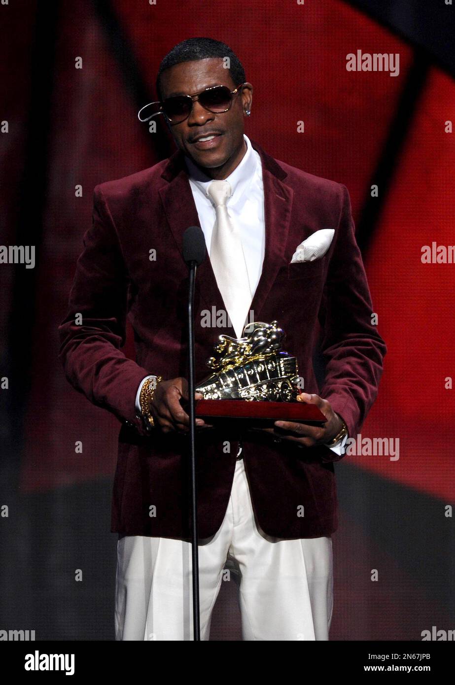 Keith Sweat accepts the Lifetime Achievement Award onstage at the 2013 ...