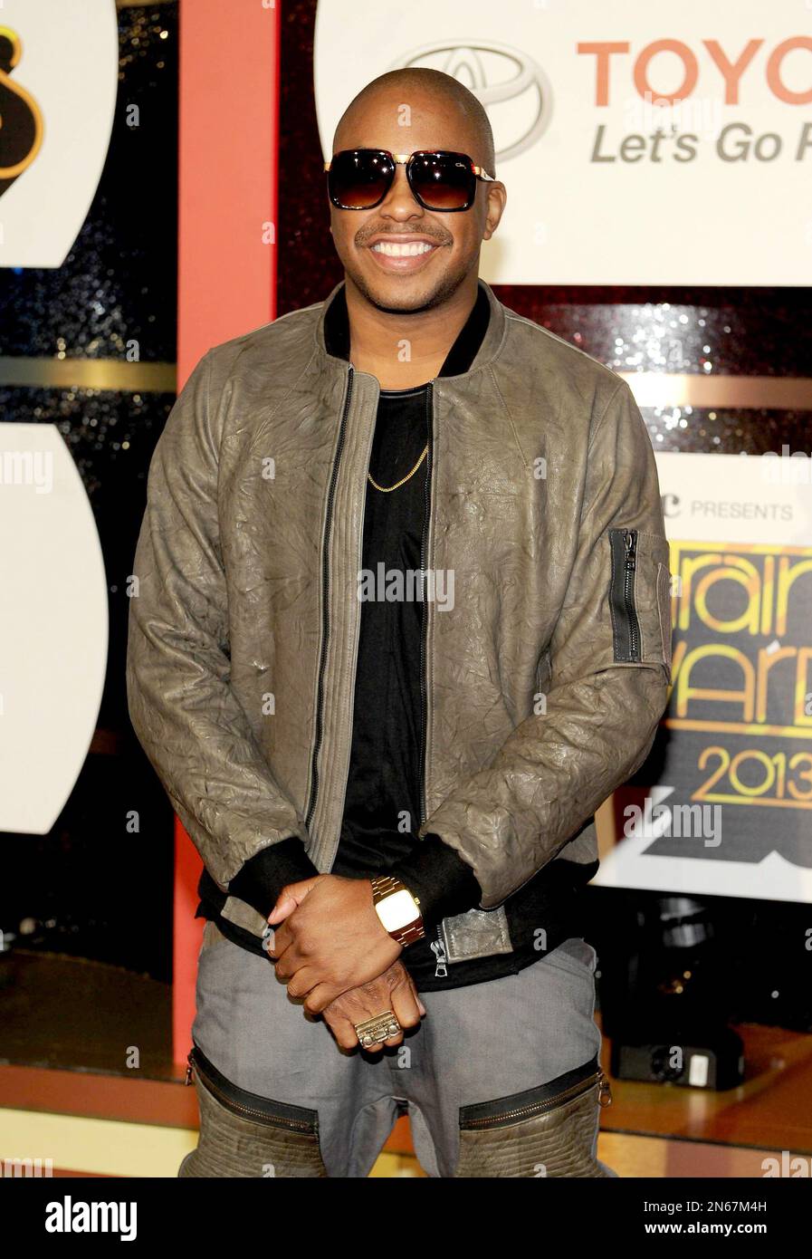 Singer Raheem Devaughn arrives at the 2013 Soul Train Awards at the ...
