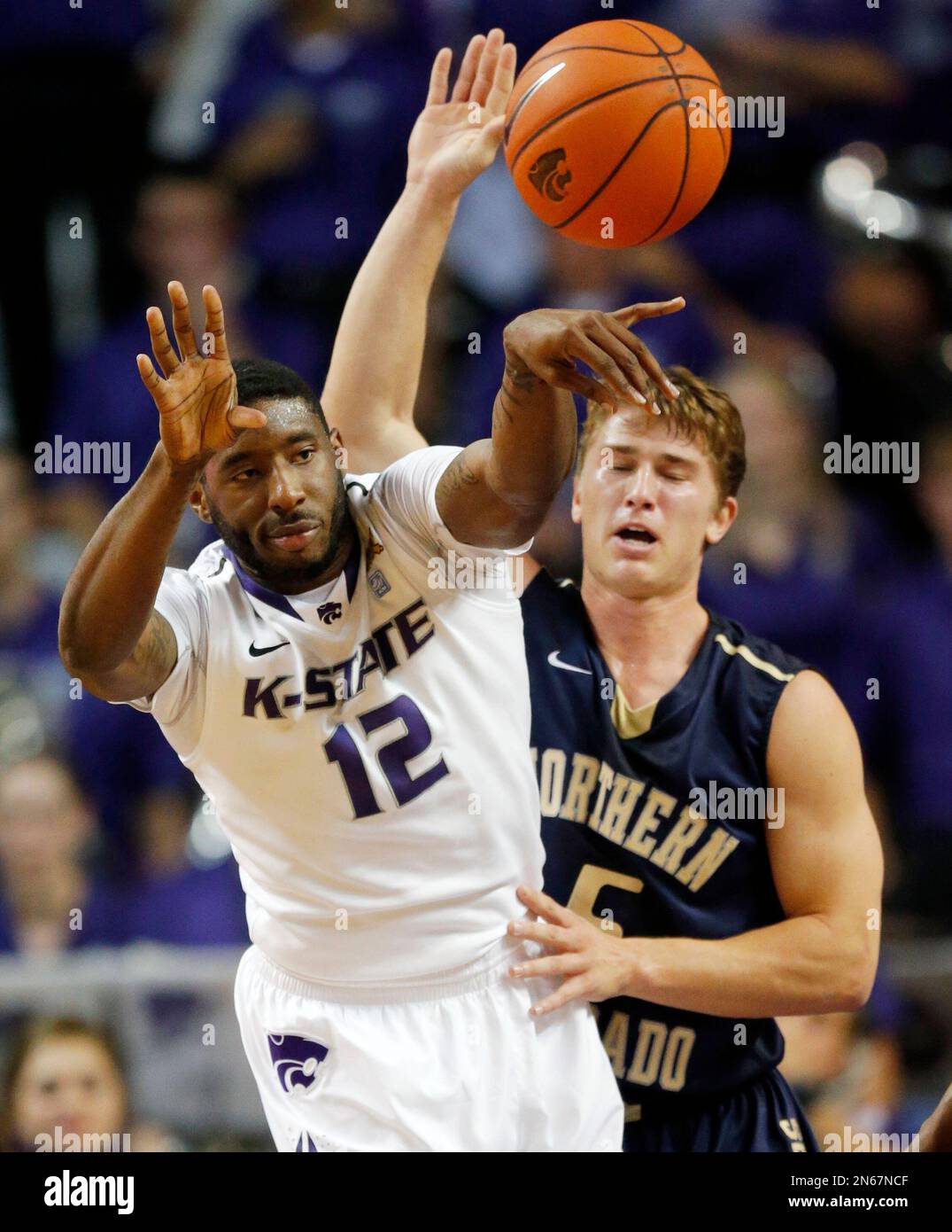 Kansas State guard Omari Lawrence (12) passes to a teammate while ...