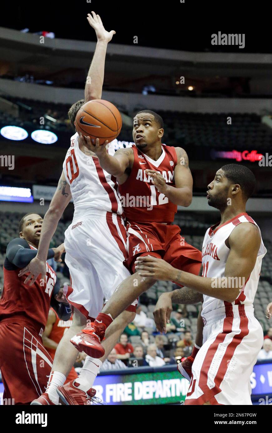Alabama guard Trevor Releford (12) shoots between Oklahoma defenders ...
