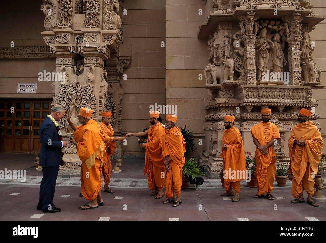 A Hindu priest applies vermillion mark on the forehead of Britain's ...