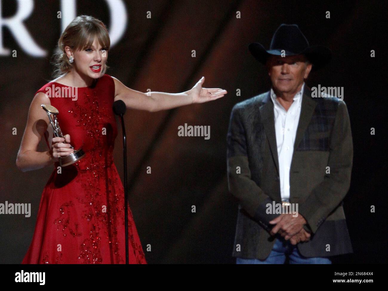 Taylor Swift accepts the Pinnacle award at the 47th annual CMA Awards ...