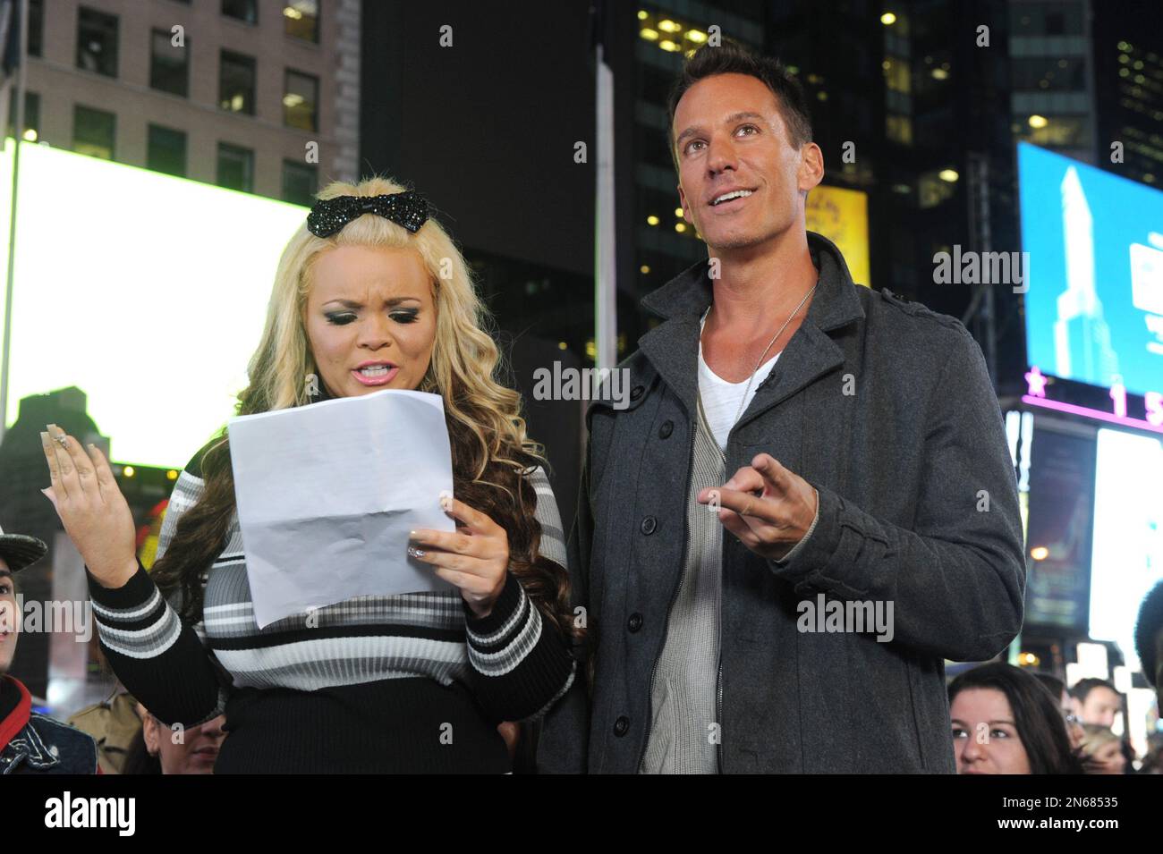 Speed reader Trisha Paytas and Dan Cortese at the truTV & GUINNESS ...