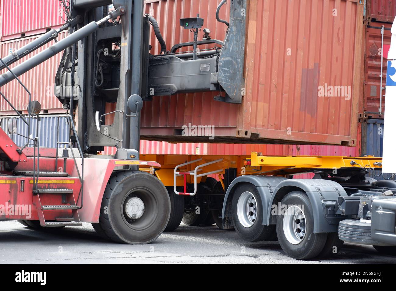 container forklift in the container yard Stock Photo - Alamy