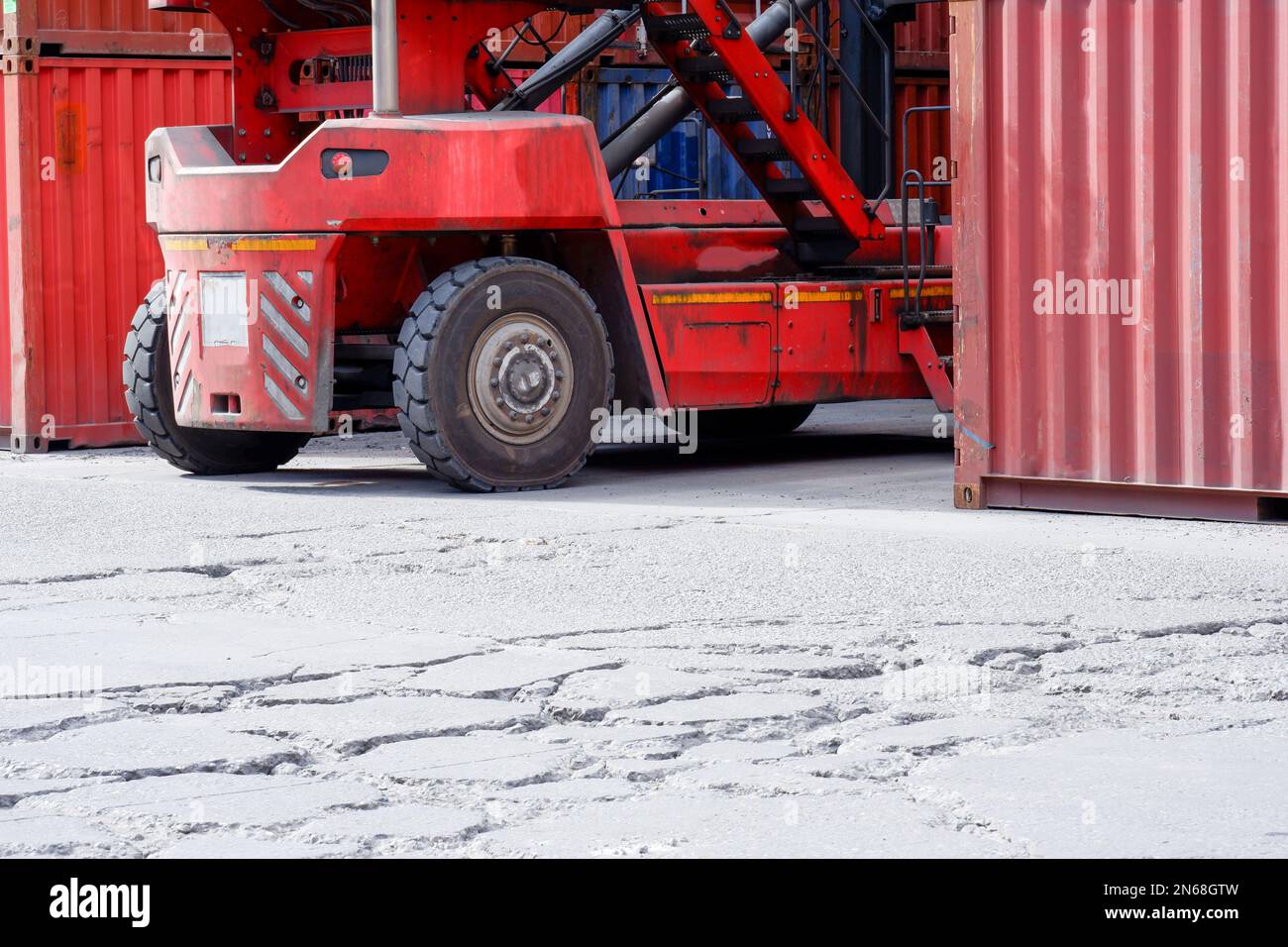 container forklift in the container yard Stock Photo - Alamy