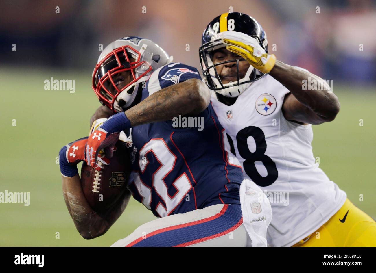 New England Patriots running back Stevan Ridley (22) tries to break ...