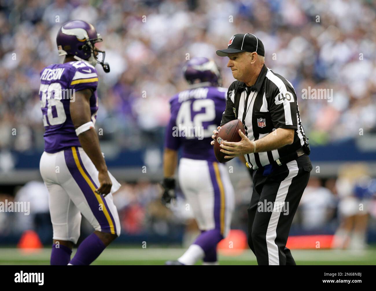 umpire Butch Hannah (40) during the first half of an NFL football game ...