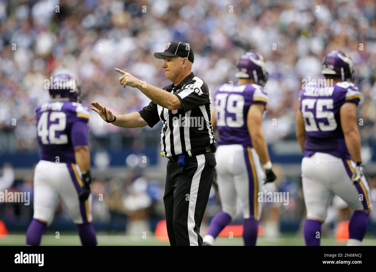 umpire Butch Hannah (40) during the first half of an NFL football game ...