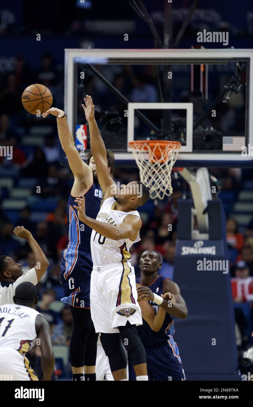 Charlotte Bobcats power forward Josh McRoberts (11) blocks a shot by ...