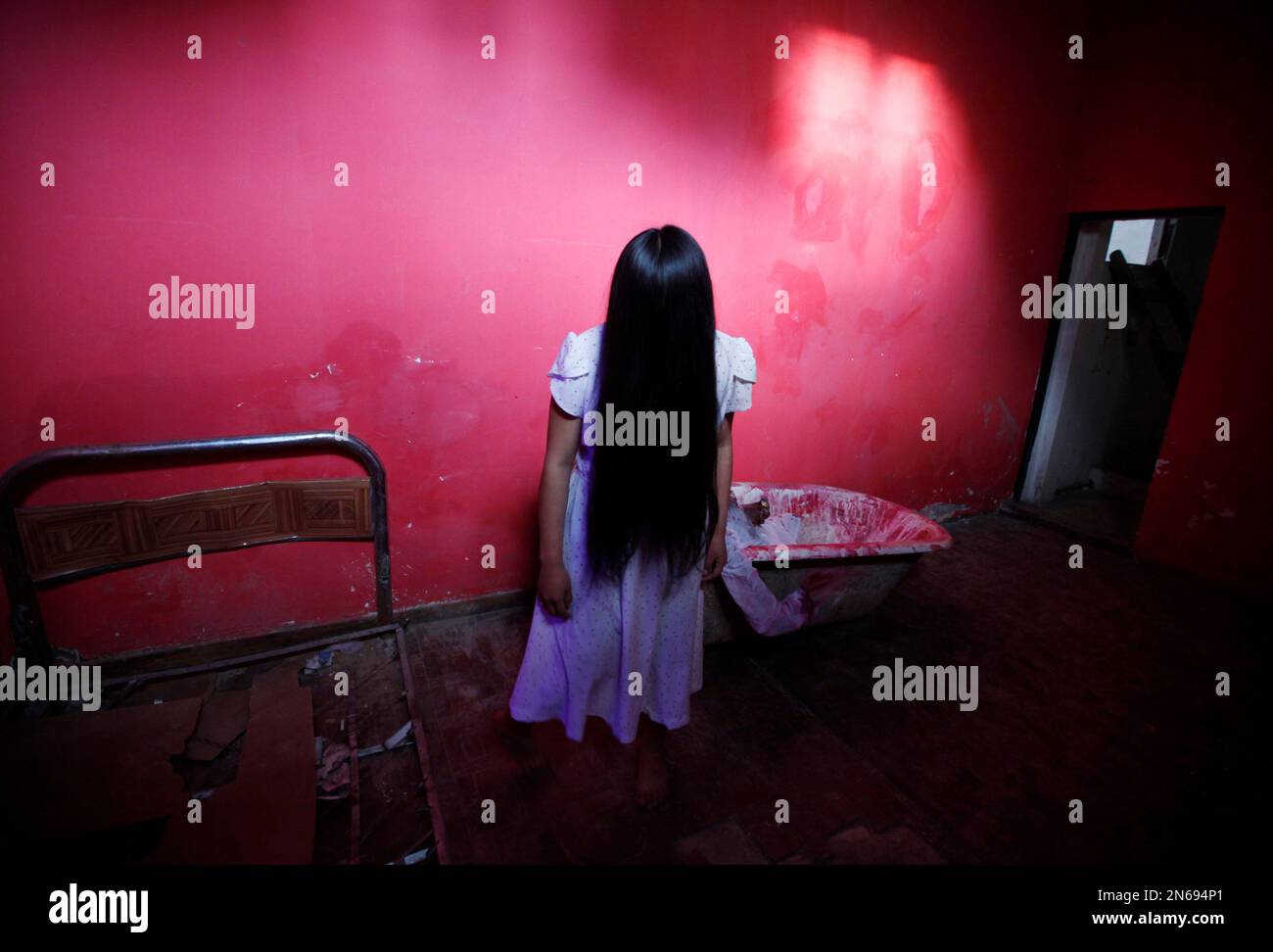 In this Wednesday, Oct. 30, 2013 photo, Lineth Mollo, who portrays ...