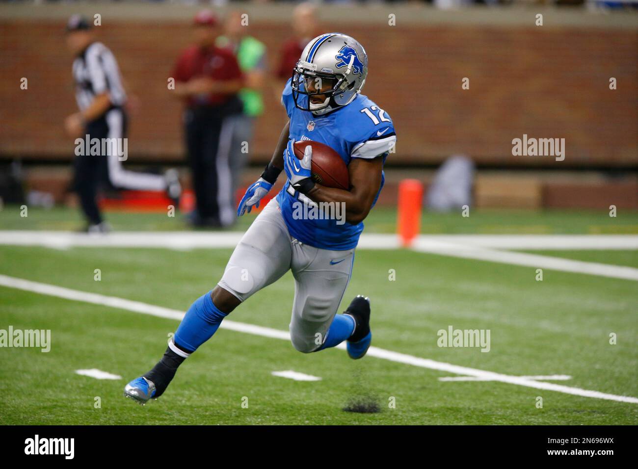 Detroit Lions wide receiver Jeremy Ross (12) returns the ball against ...