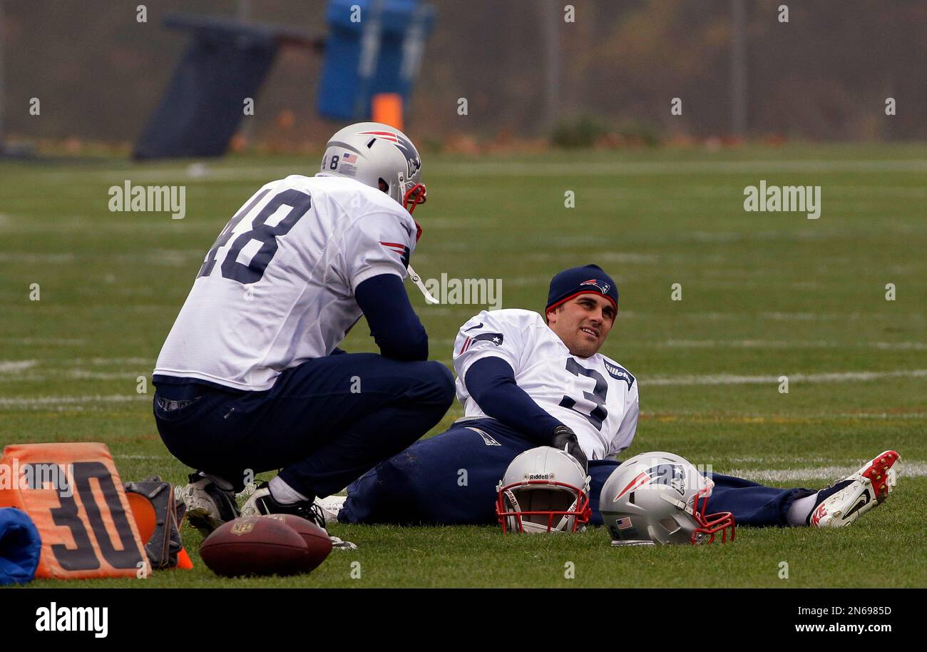 New England Patriots kicker Stephen Gostkowski (3) and long snapper ...