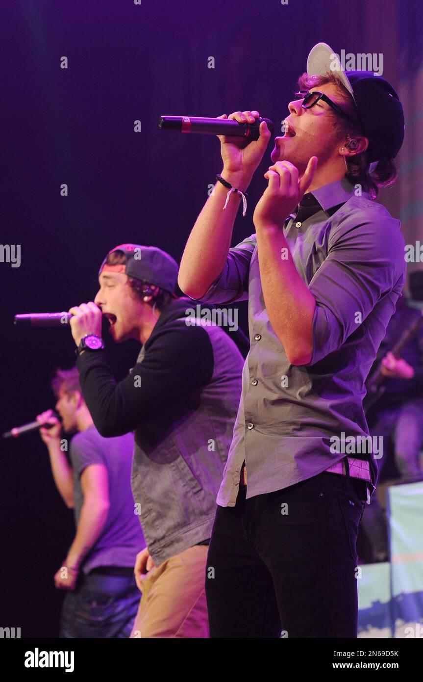 Wesley Stromberg and Keaton Stromberg of Emblem3 perform during 'Stars ...