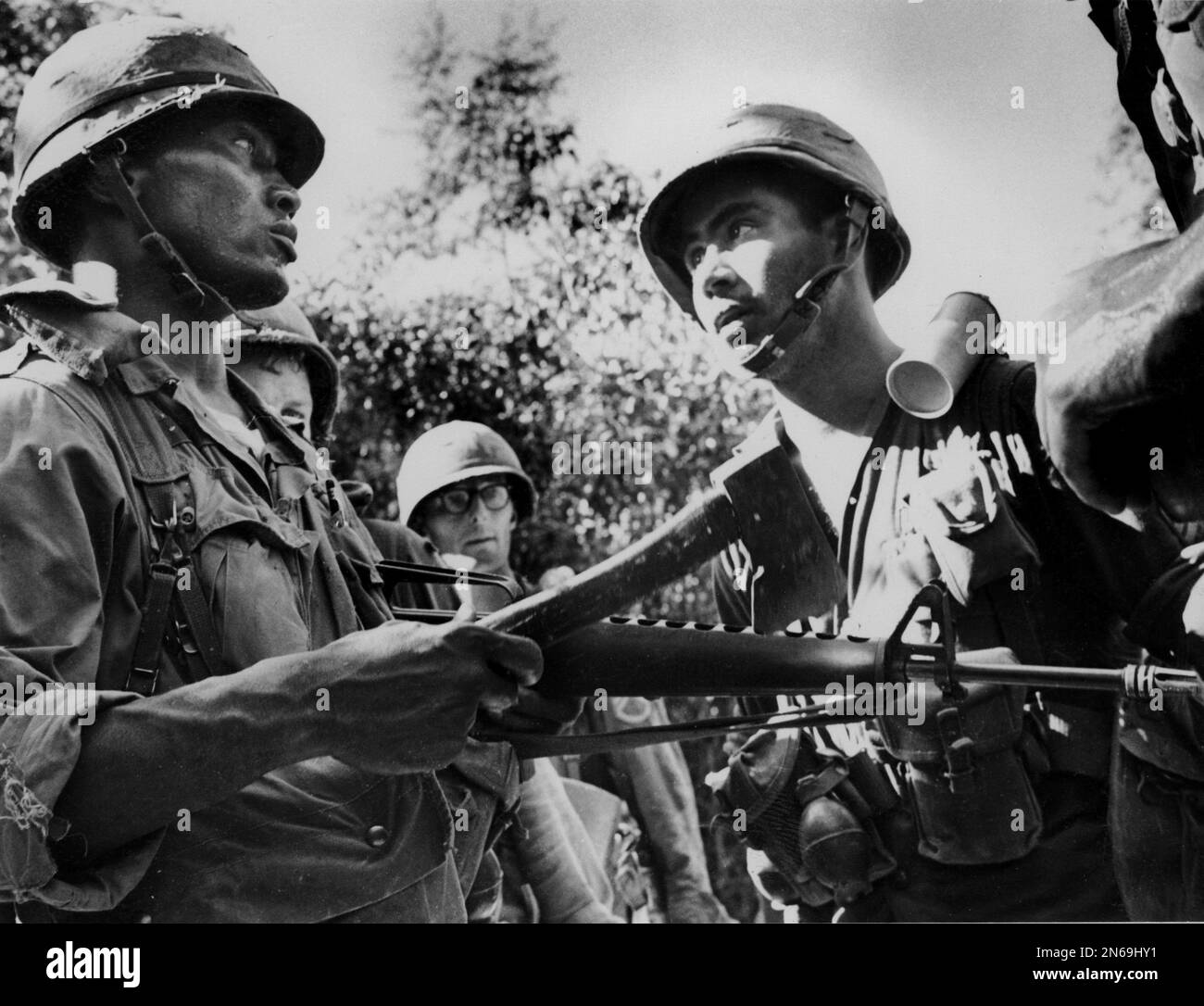 U.S. paratroopers of B Company, 502nd Battalion, 101st Airborne ...