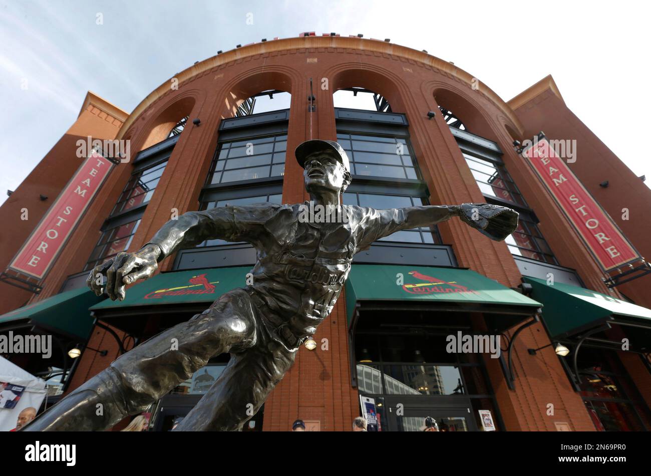 A statue of former St. Louis Cardinals pitcher Robert "Bob" Gibson sits ...