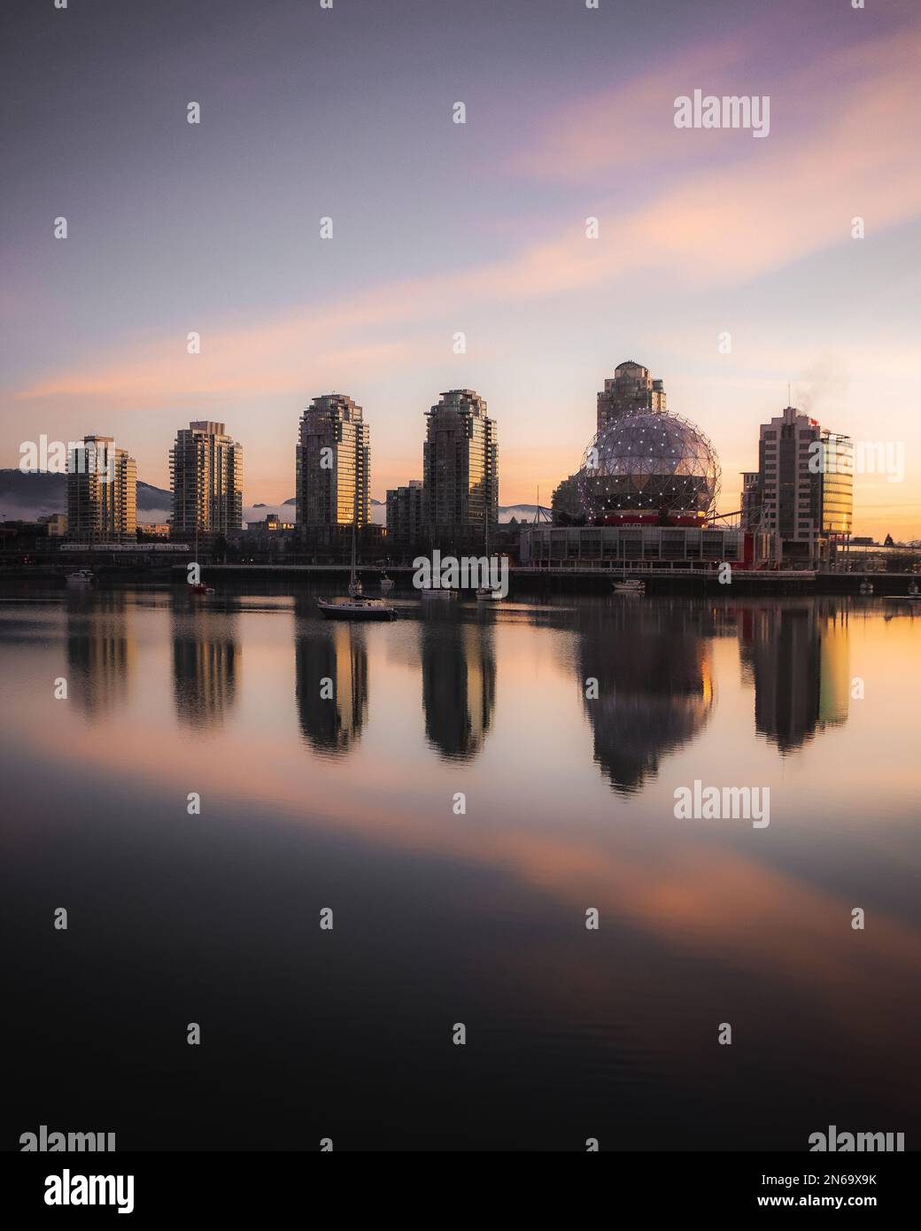 Vancouver skyline water reflection Stock Photo - Alamy