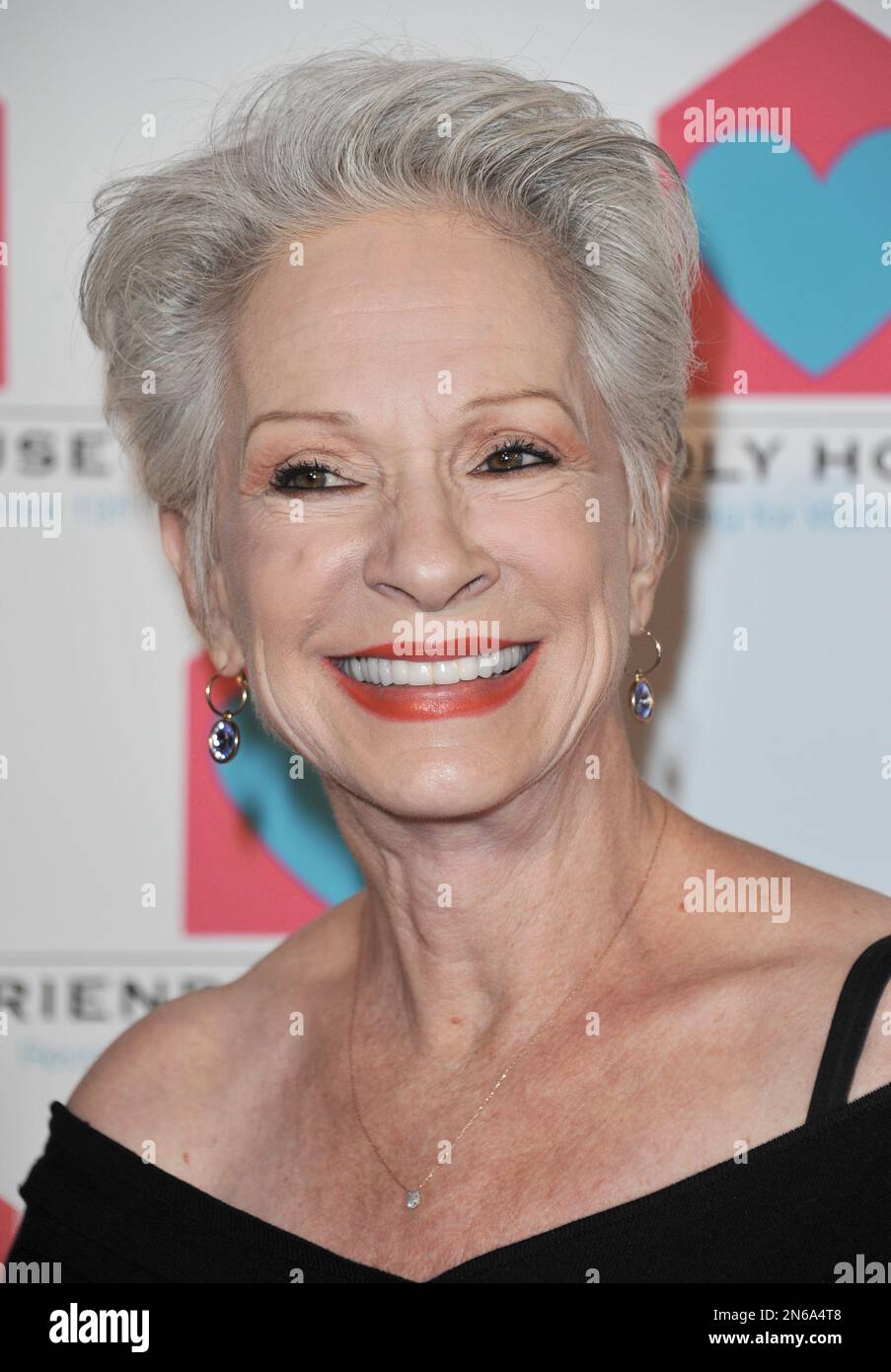 Jennifer Bassey arrives at the Friendly House Los Angeles' 24th Annual ...