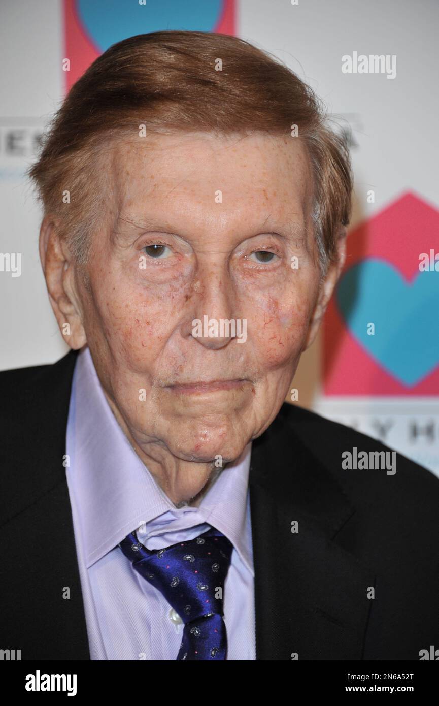 Sumner Redstone arrives at the Friendly House Los Angeles' 24th Annual ...