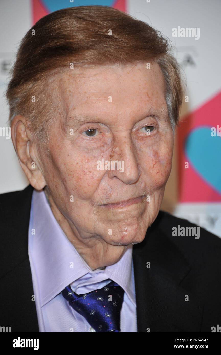 Sumner Redstone arrives at the Friendly House Los Angeles' 24th Annual ...