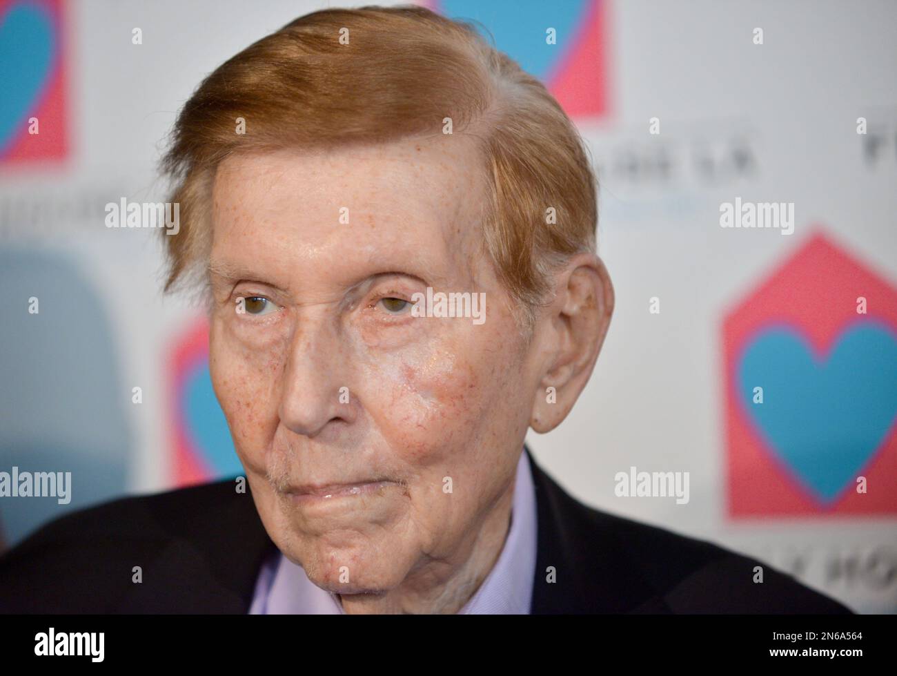 Sumner Redstone arrives at the Friendly House Los Angeles' 24th Annual ...