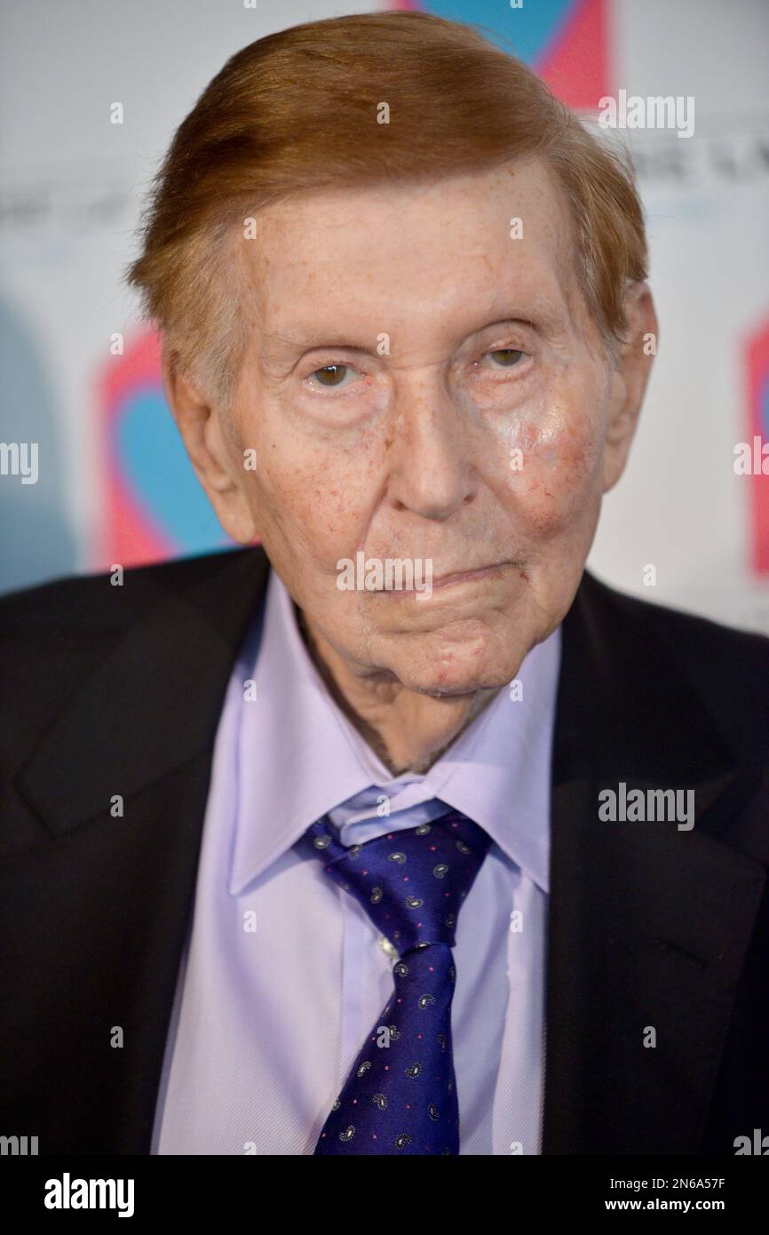 Sumner Redstone arrives at the Friendly House Los Angeles' 24th Annual ...