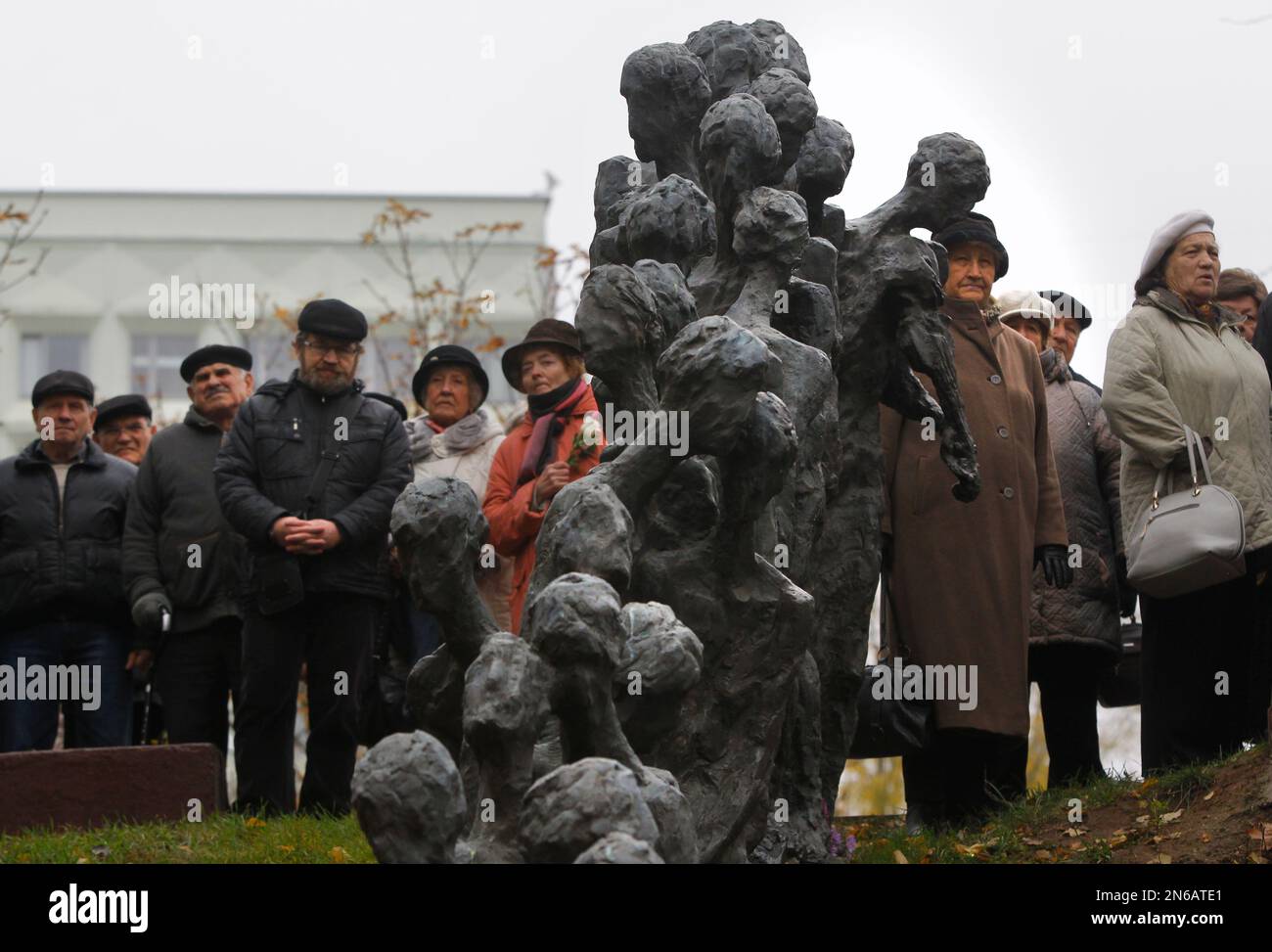People attend ceremony to commemorate the 70th anniversary of Minsk ...