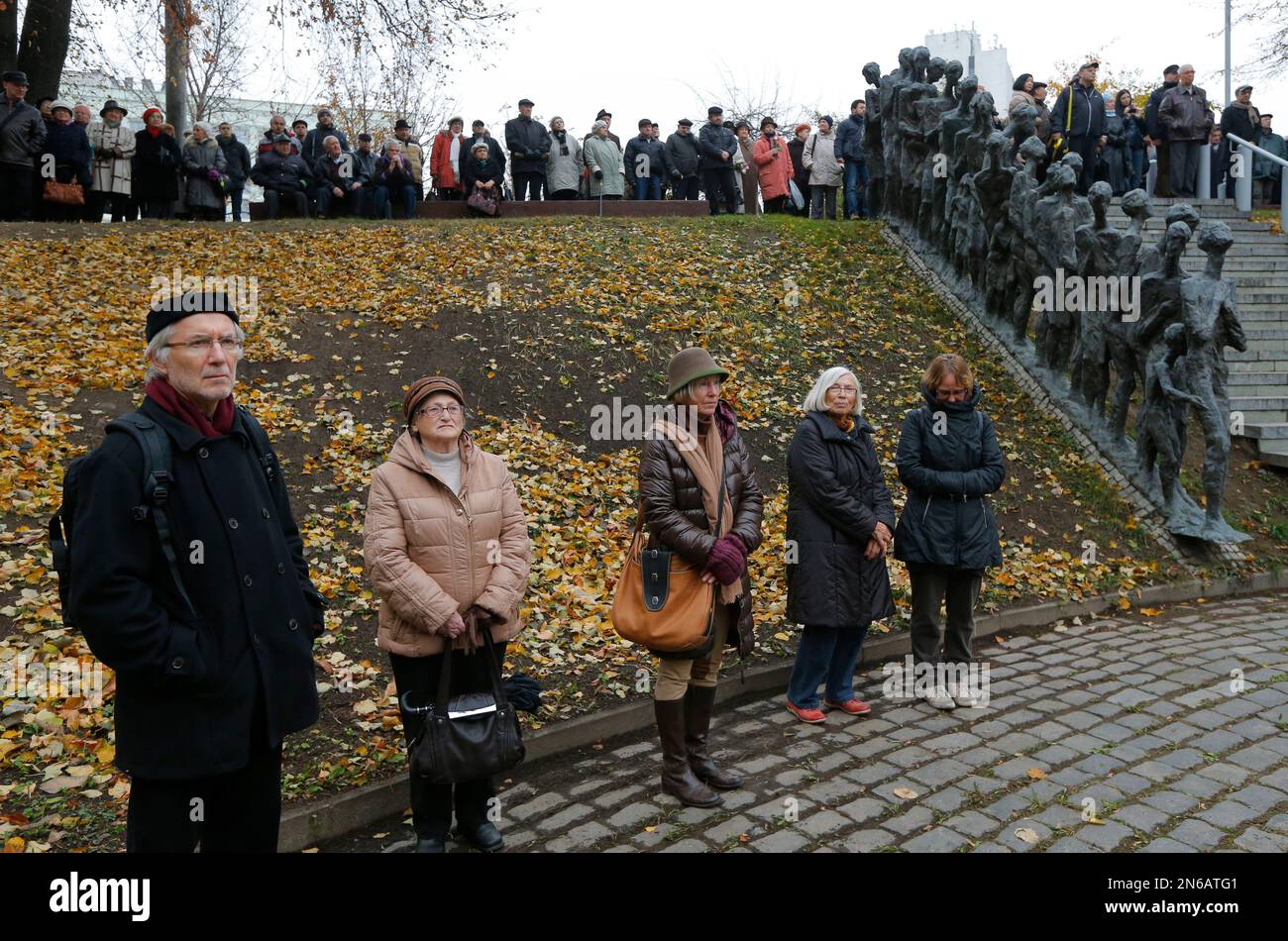 People attend ceremony to commemorate the 70th anniversary of Minsk ...