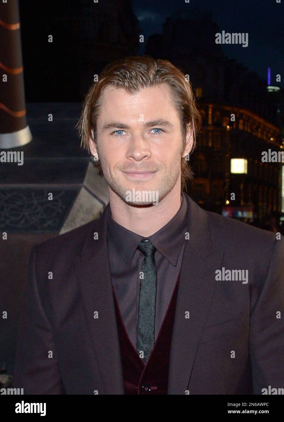 Actor Chris Hemsworth poses for photographers as he arrives on the red ...