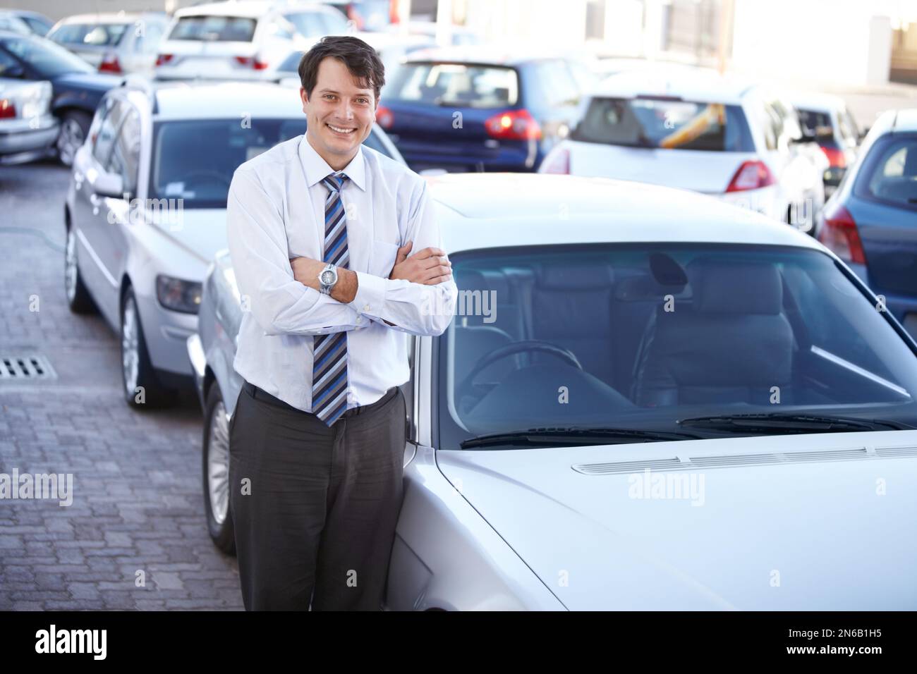 Man standing outside car hi-res stock photography and images - Alamy
