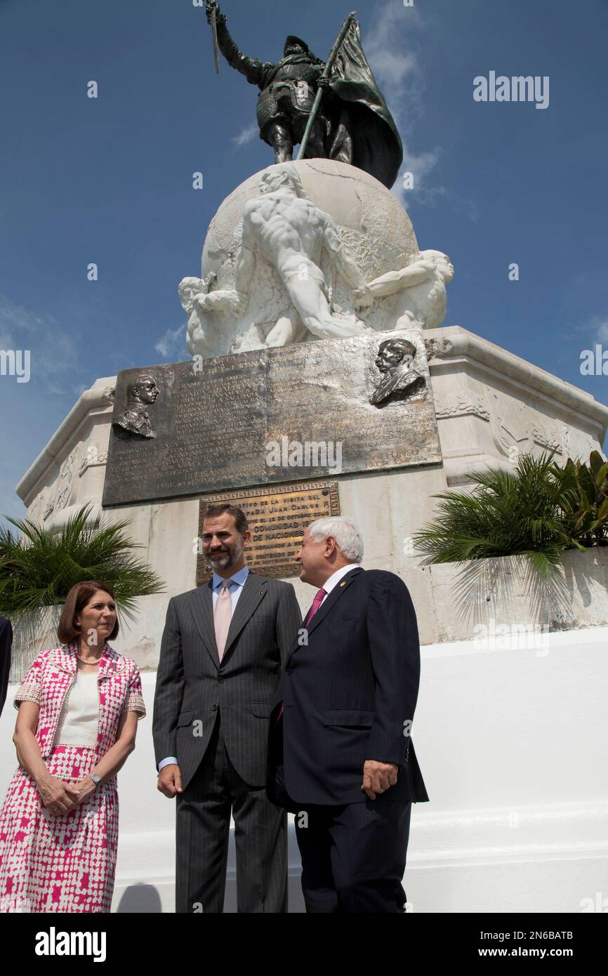 Spain's Crown Prince Felipe, center, Panama's President Ricardo ...