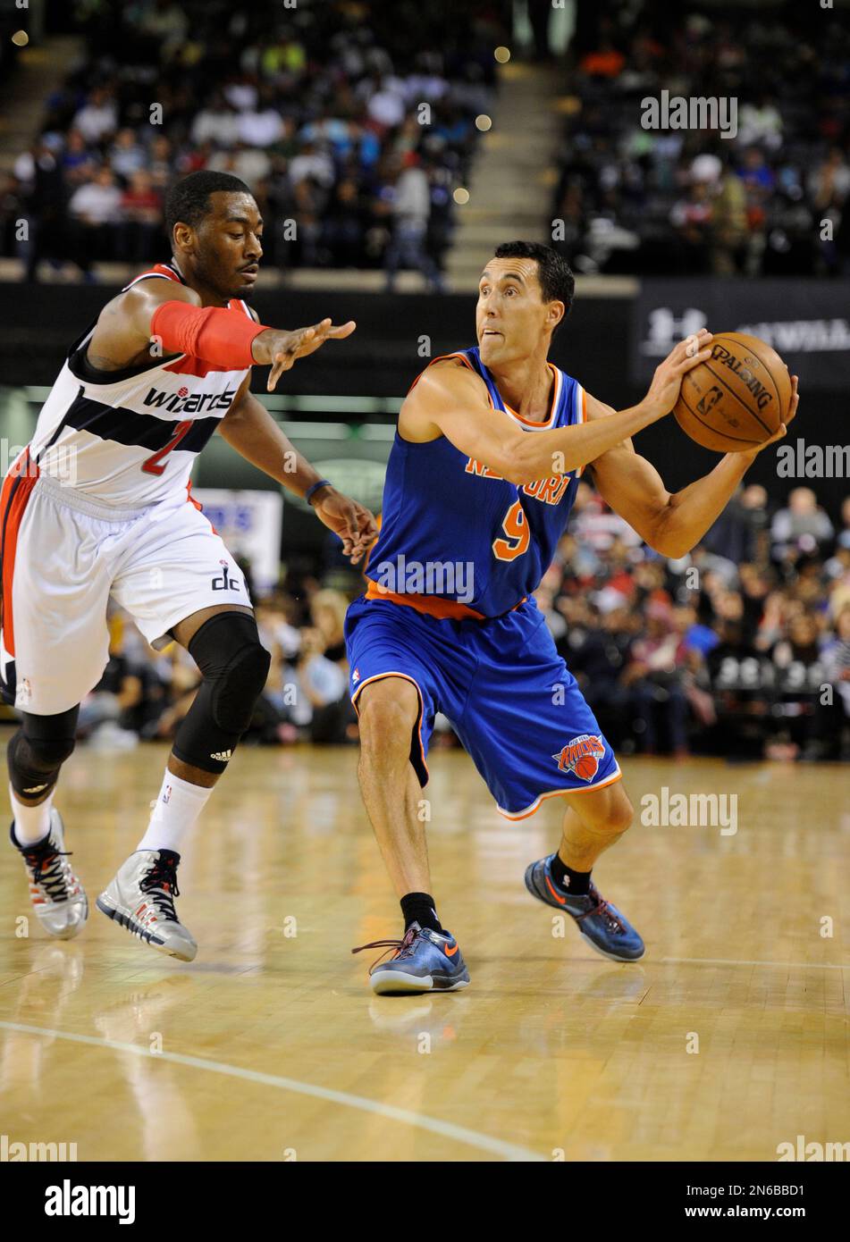 New York Knicks guard Pablo Prigioni (9) looks to pass against ...
