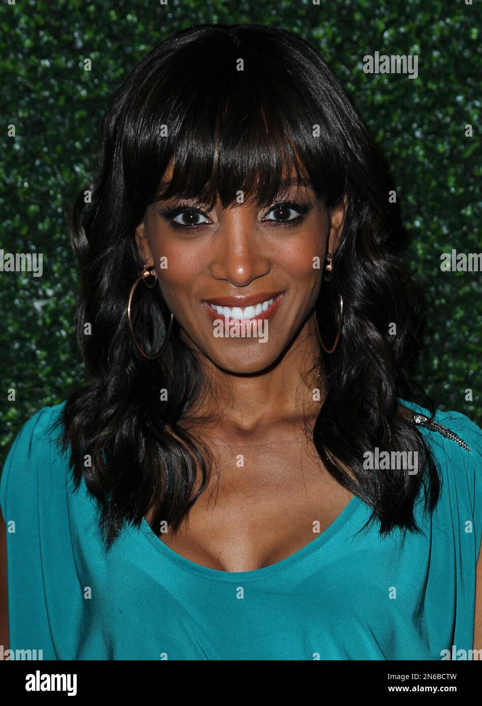 Shaun Robinson attends the "House of Flowers" dinner honoring Diahann ...